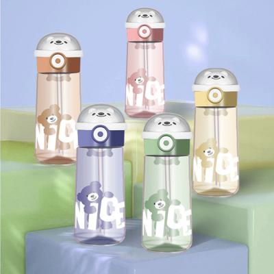 China Eco Friendly Kids Water Bottle 480ml 620ml Non Spill Leakproof Tritan Cup for sale