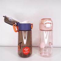 China Tritan Outdoor Sport Water Bottle 620ml with Touch Scale Line and Handgrip for sale