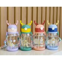 China Custom Logo Plastic Kids Water Bottle with Straw 600ml Large Capacity Portable School Drinkware for sale