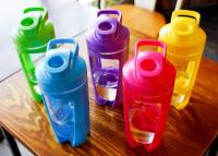 China Portable 600ml Plastic Shake Cup with Custom Logo for Protein Powder and Salad for sale
