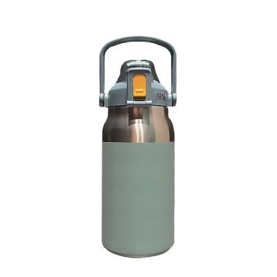 China 1300ml Reusable Vacuum Insulated Stainless Steel Water Bottle with Straw Lid and Handgrip 316 Inner for sale