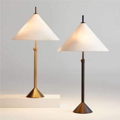China Farmhouse Style Brass LED Table Lamp with Drum Shade for Reading Room for sale