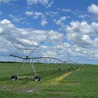 China New Metal 50ha Farm Irrigation System Core Motor and Gearbox Components Center Pivot Design for Efficient Farmland Irrigation for sale