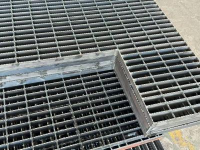 China Galvanized Prefabricated Steel Staircase For Outdoor Spaces High Strength Metal Steps With Anti Corrosion for sale