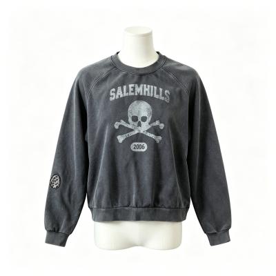 China Vintage Washed Raglan Crewneck Sweatshirt Skull Graphic Cropped Streetwear Pullover With Leopard Patch for sale