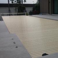 China 12V Safety Voltage Motors Automatic UV Protection Waterproof Swimming Pool Cover for sale