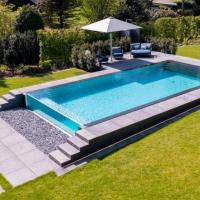 China Acrylic Swimming Pool Endless Indoor Sky Infinity Pool for Portable Group Recreation for sale