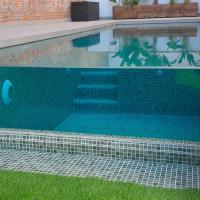 China 1.20g/cm3 Density Fiberglass Liner Transparent Acrylic Panel l Outdoor Swimming Pool for sale