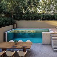 China Outdoor Prefab Pool Large Transparent Acrylic Glass Swimming Pool for Underground Spaces for sale