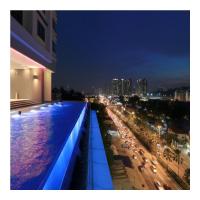 China Swimming Swim Spa Pool Transparent Fiber Glass Mosaic Acrylic Panels with LED Lighting for sale
