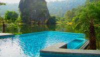 China Backyard Infinity Edge Pool with Acrylic Glass View Window and 30-950mm Thickness for sale