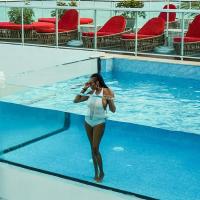 China Saltwater Pool Clear Thick Container Spa Plexiglass Panel Infinity Acrylic Swimming Pool for sale