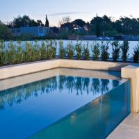 China Clear Acrylic Swimming Pool with High Light Transmission 93% and Transparent Panel for sale