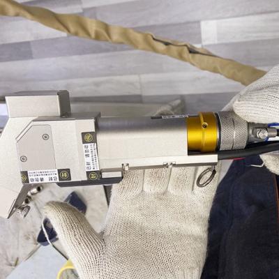China 2000W 1000W Hand Held Laser Cleaning Machine For Rust Removal And Paint for sale