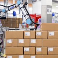 China UR16e 16kg Payload 900mm Reach 6-Axis Loading And Uploading Cobot Arm with for sale