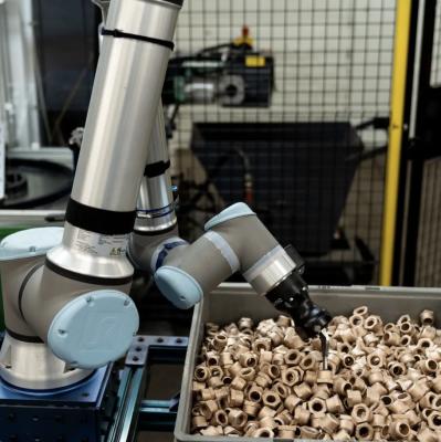 China UR12e Collaborative Robot Workstation 12.5kg Cobot With 1300mm Reach for Vision Based Random Bin Picking Hardware Parts Loading for sale