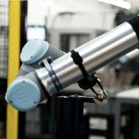 China UR12e Collaborative Robot Workstation 12.5kg Cobot With 1300mm Reach for Vision Based Random Bin Picking Hardware Parts Loading for sale