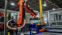 China High Speed KUKA KR 470-2 PA 5 Axis 470kg 3150mm Industrial Palletizing Robot Arm with Pallet Gripper for Heavy Goods Handling for sale
