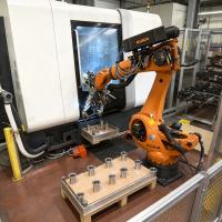 China KUKAKR300 R2700-2 6Axis RoboticArm Solid Round Steel Billets Load & Unload with Pneumatic Gripper for Metal Hot Forging Industry for sale