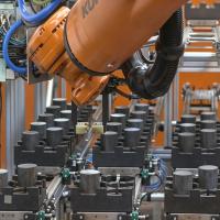 China KUKAKR300 R2700-2 6Axis RoboticArm Solid Round Steel Billets Load & Unload with Pneumatic Gripper for Metal Hot Forging Industry for sale