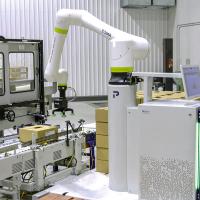 China 20kg Handling Collaborative Robot FANUC CRX 20iA with Robot Gripper for Case-packed for sale