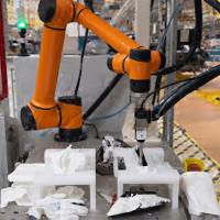 China Flexible AUBO Desktop Collaborative Robot AUBO-i20 for Production Line Gluing for sale