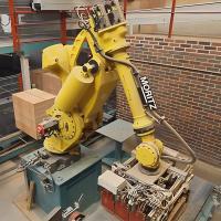 China Industrial Robot FANUC M-900iB/700 Heavy-duty Palletizing Arm High-load Bag Chemical for sale