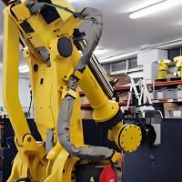 China Industrial Robot FANUC M-900iB/700 Heavy-duty Palletizing Arm High-load Bag Chemical for sale