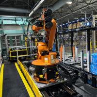 China KUKA KR 70 R2100-2 Industrial Machine Tending Robot 70kg Payload 2101mm Reach for sale