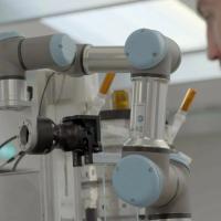 China New Automatic UR Cobot Robot Palletizer Load 5kg Workstation with Onrobot Gripper 1 for sale