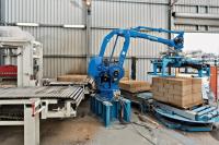 China YASKAWA Palletizing Robot 320 kg Payload 3474mm Reach 380V 7.5KW Customized Suction for sale