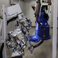 China New Energy Equipment Handling Robot YASKAWA GP88 Battery Component Warehouse for sale