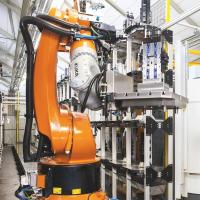 China KUKA KR60-3 60kg Payload Handling Robot 2033mm Reach Vacuum Suction Cup for sale