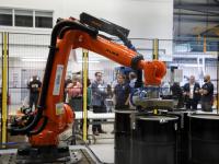 China KUKA KR60-3 60kg Payload Handling Robot 2033mm Reach Vacuum Suction Cup for sale
