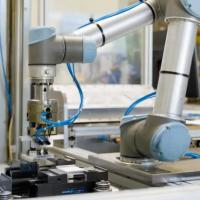 China Industrial Six-Axis Robot Arm UR7e Intelligent Collaborative Robotic Lifting Arms for sale