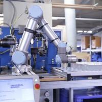 China Industrial Six-Axis Robot Arm UR7e Intelligent Collaborative Robotic Lifting Arms for sale
