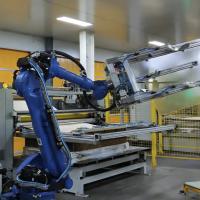 China Yaskawa GP180 180kg Payload Handling Robot 1702mm Reach Vacuum Sheet Loading for sale