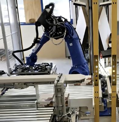 China Yaskawa GP180 180kg Payload Palletizing Robot 1702mm Reach Carton Stacking for sale