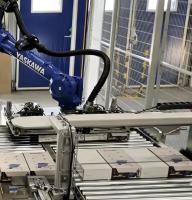 China Yaskawa GP180 180kg Payload Palletizing Robot 1702mm Reach Carton Stacking for sale