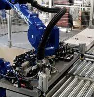 China Yaskawa GP180 180kg Payload Palletizing Robot 1702mm Reach Carton Stacking for sale
