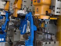 China Yaskawa GP12 12kg Payload Handling Robot with SCHUNK Gripper 6-Axis for sale