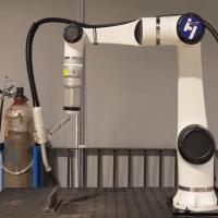 China Huayan Elfin E10-L Arc Welding Robot 8kg 1300mm with Laser Seam Tracking for sale