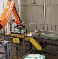 China KUKA KR140 R3200-2 PA 140kg Payload Palletizing Robot 3195mm Reach Bag for sale