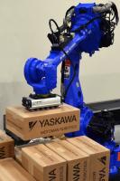 China Yaskawa GP50 50kg Payload Handling Robot with Gripper COGNEX Vision for sale