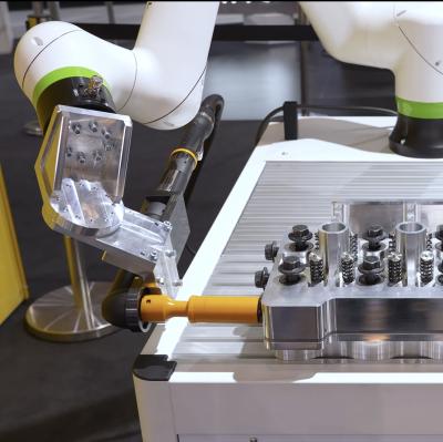 China FANUC CRX 20iA/L 6Axis Collaborative Robot 20kg Payload 1418mm Reach Cobot for Automatic Bolt Screwdriving Fastening for sale