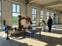 China KUKA KR25 R1840-3 HW 25kg Payload Welding Robot 1840mm Reach Linear Track for sale