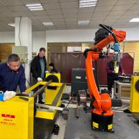 China KUKA KR 6 R2010-2 Arc HW E 6kg Welding Robot 2010mm Reach AOTAI Cell for sale