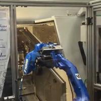 China Yaskawa GP25 25kg Payload Handling Robot 1730mm Reach CNC Loading 3D Vision for sale