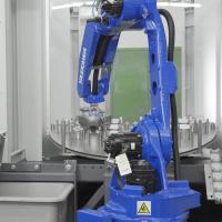 China Yaskawa GP12 12kg Payload Handling Robot 1440mm Reach CNC Machining Center for sale