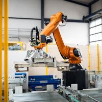 China KUKA KR180 R2900-2 180kg Payload Palletizing Robot 2900mm Reach Gripper for sale
